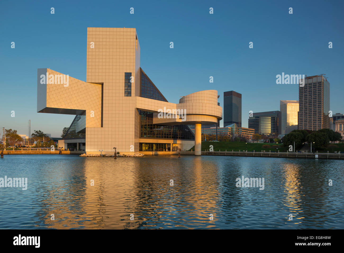 ROCK AND ROLL HALL OF FAME (©I M PEI 1995) DOWNTOWN SKYLINE CLEVELAND ...