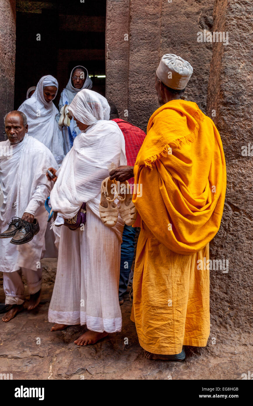 Christian Pilgrims At Bete Maryam Church At Christmas Time, Lalibela ...