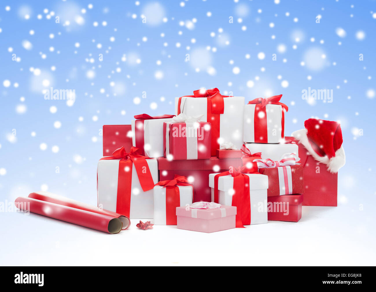 Packed christmas presents decoration hi-res stock photography and ...