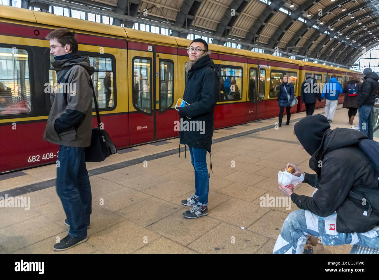 Platform germany underground metro station tourism hi-res stock ...