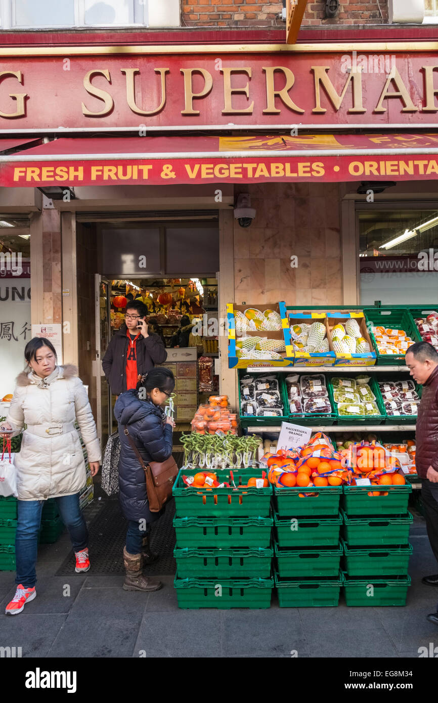 Supermarket fruit display hi-res stock photography and images - Alamy