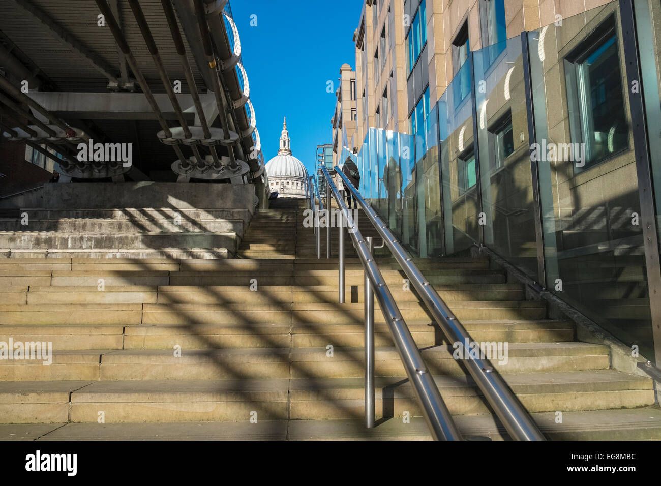 Outside steps and handrail hi-res stock photography and images - Alamy