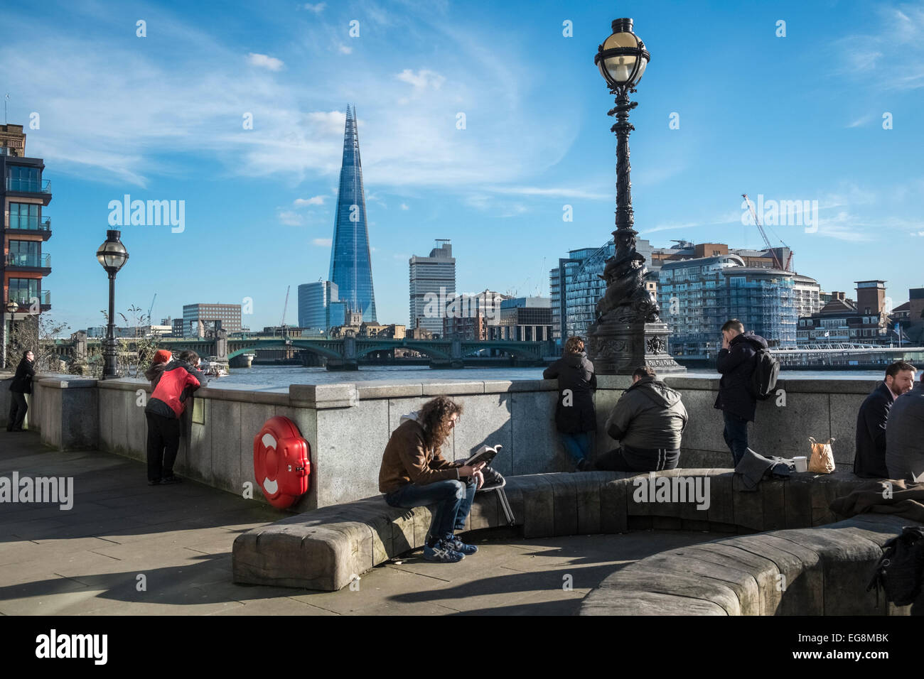 Thames pathway hi-res stock photography and images - Alamy