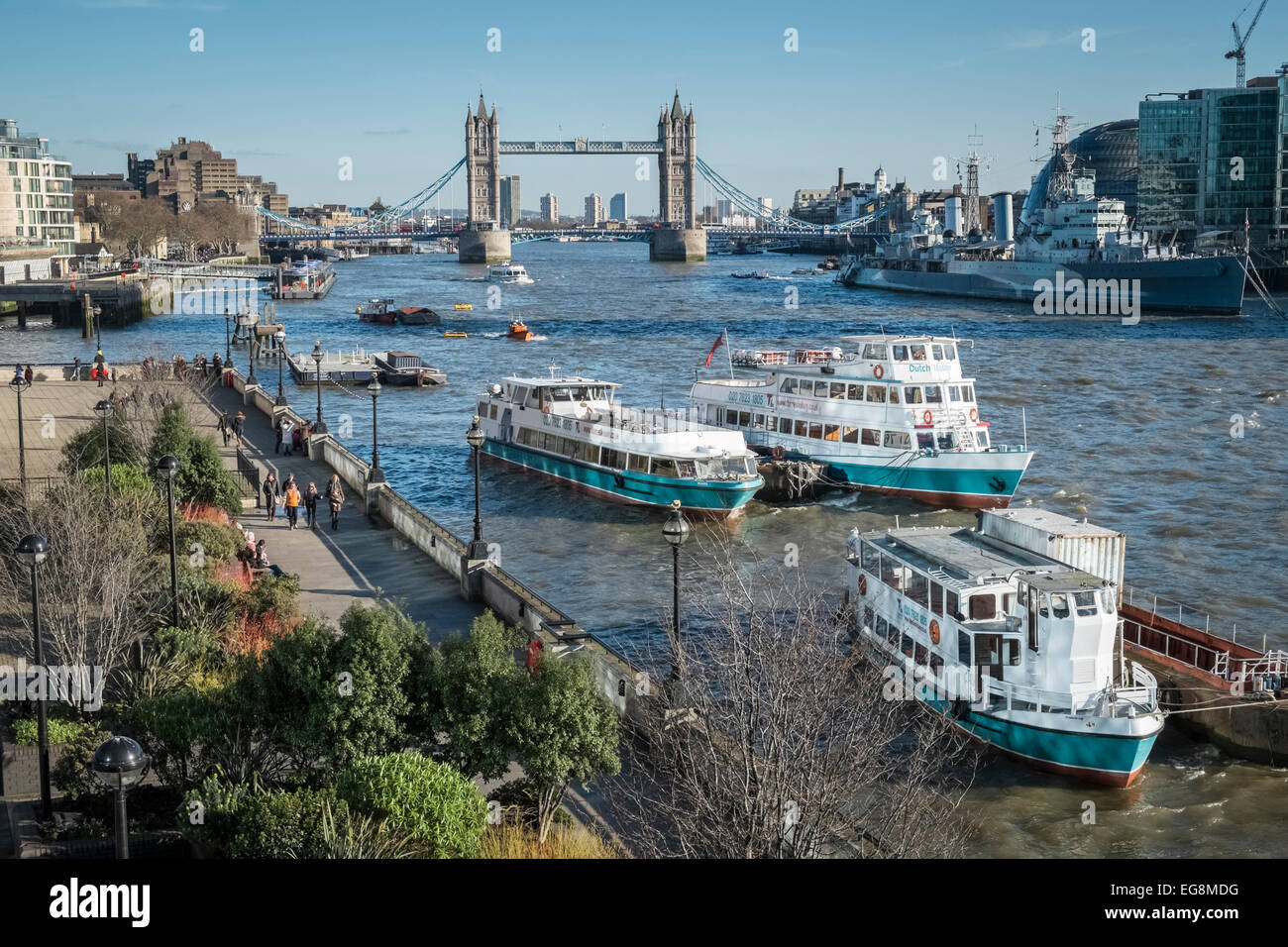 Thames boats hi-res stock photography and images - Alamy