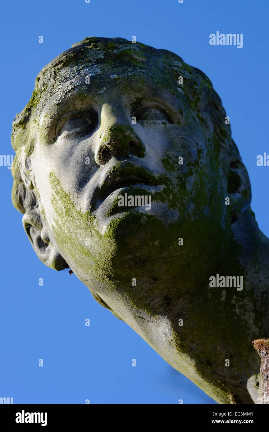 Moss head statue hi-res stock photography and images - Alamy