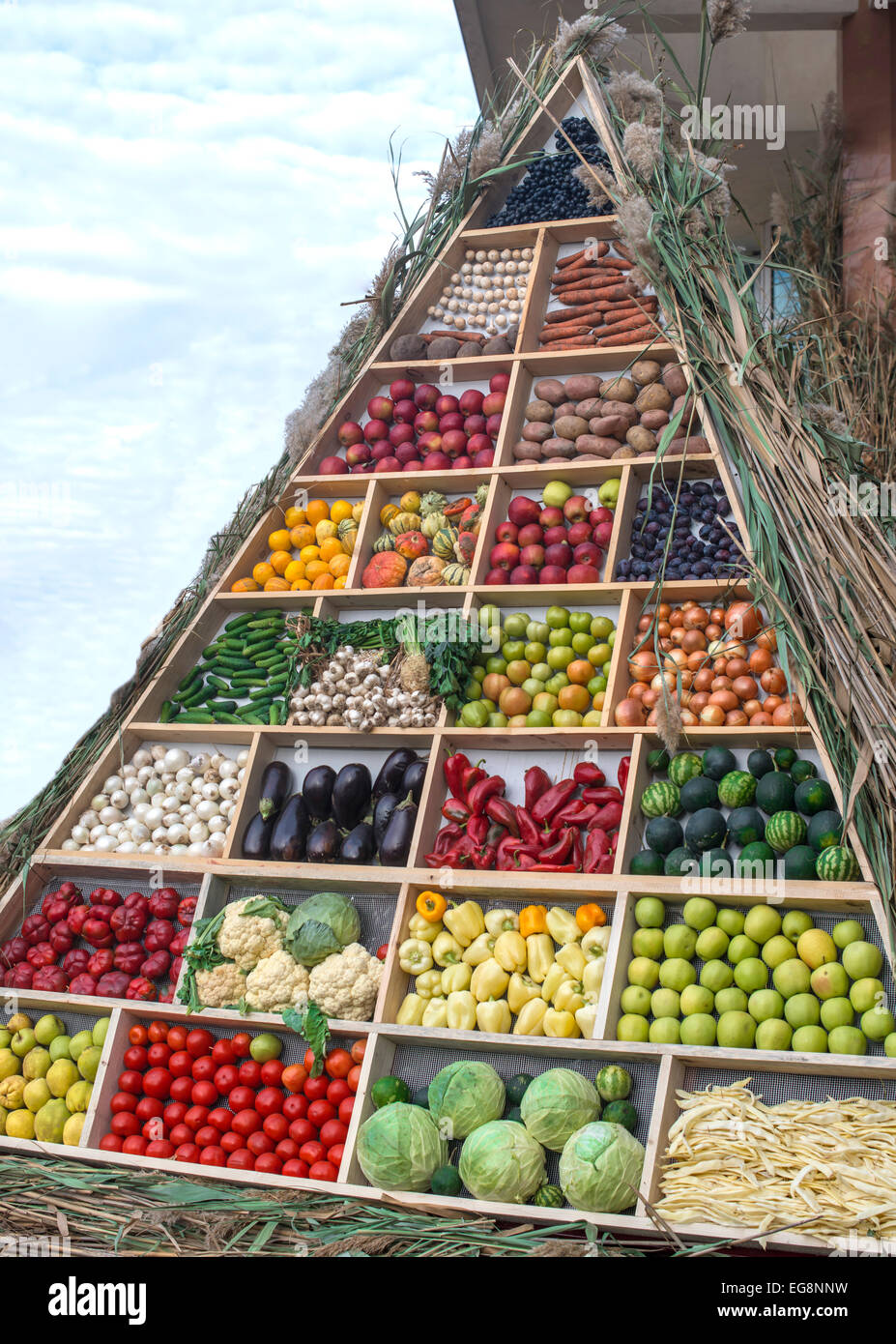 Piramyd of Fruits and vegetables Stock Photo - Alamy