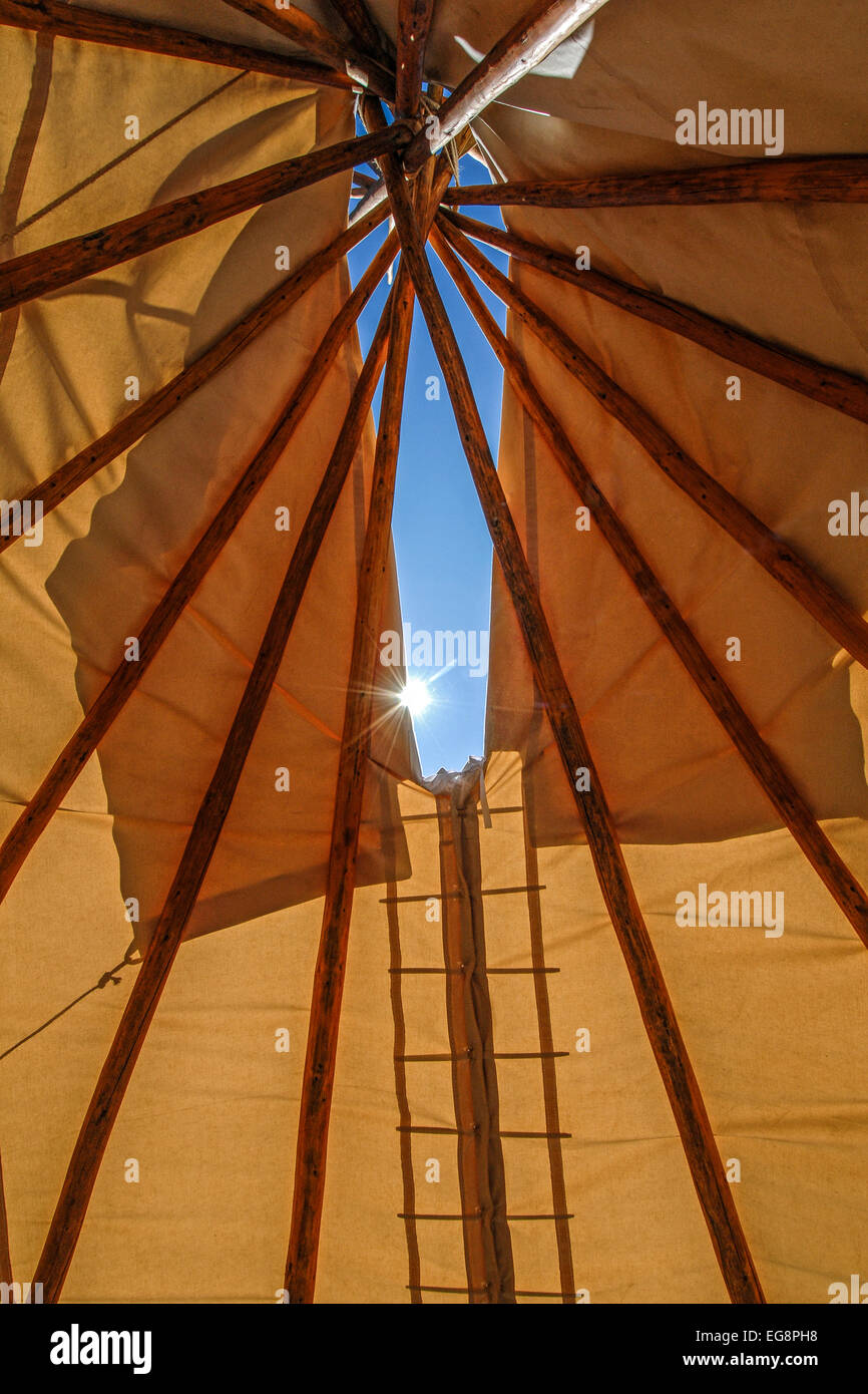 Tipi opening to the top hi-res stock photography and images - Alamy