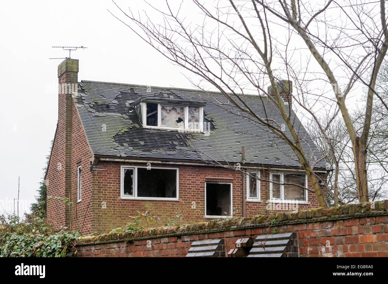 Fire damaged house uk hi-res stock photography and images - Alamy