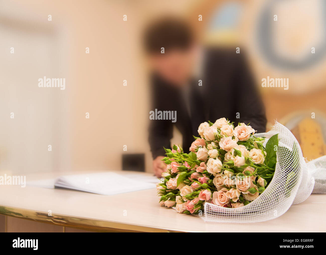 wedding groom bride bouquet rose Stock Photo - Alamy