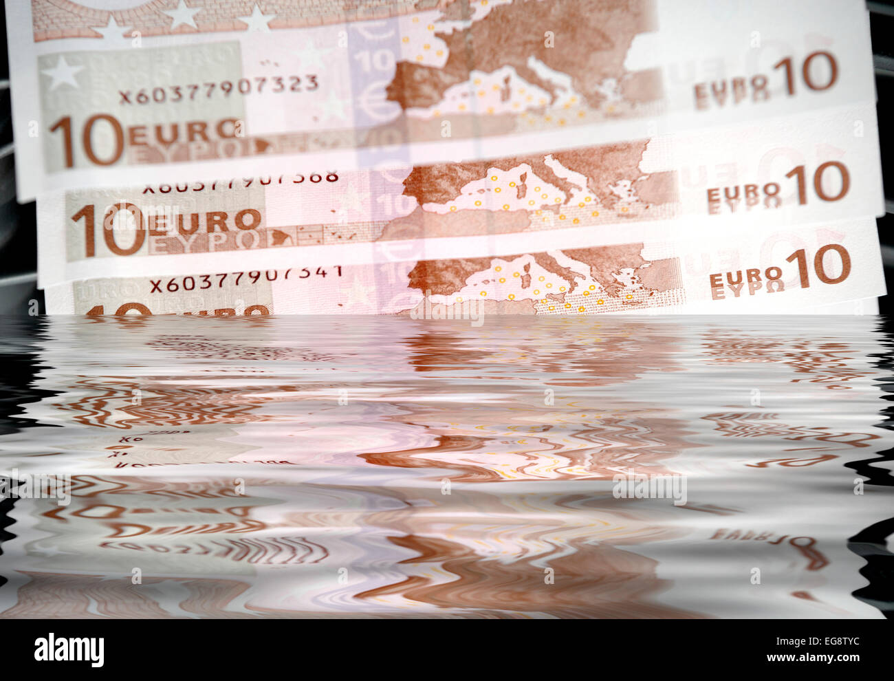10 euro notes falling into a digitally created pool of water Stock ...