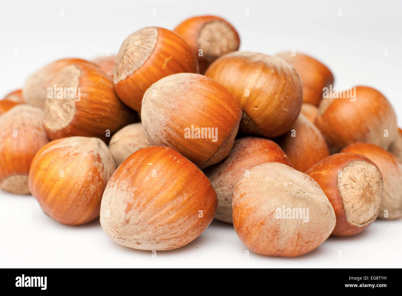Heap of whole haselnut Stock Photo - Alamy