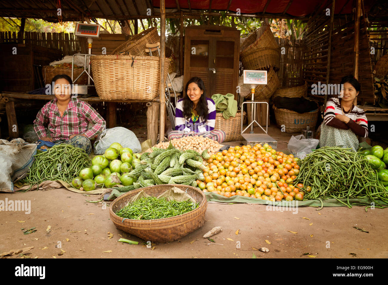 Food markets burma hi-res stock photography and images - Alamy