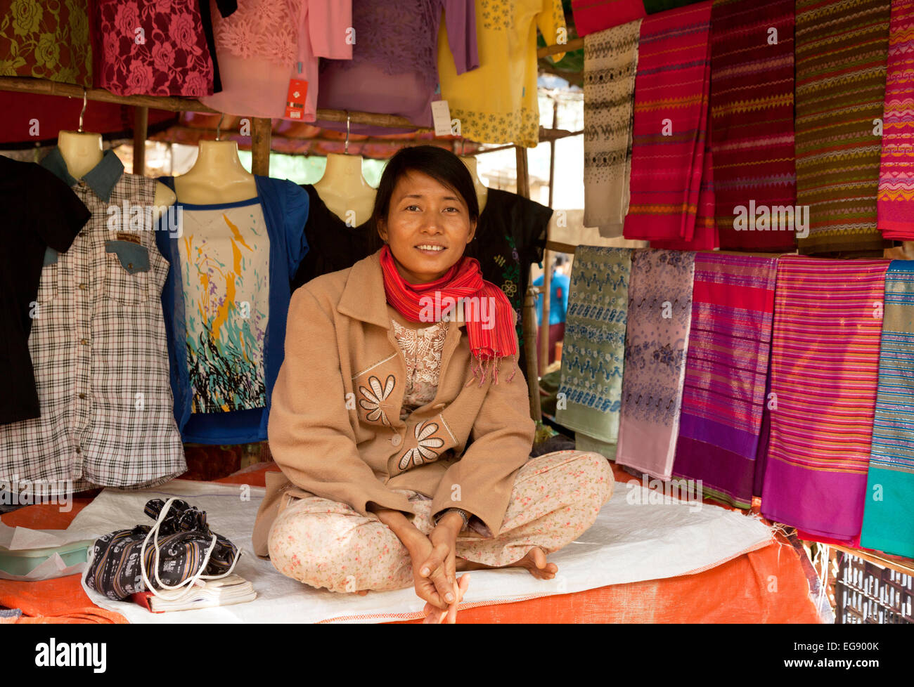 Asian material in market hi-res stock photography and images - Alamy
