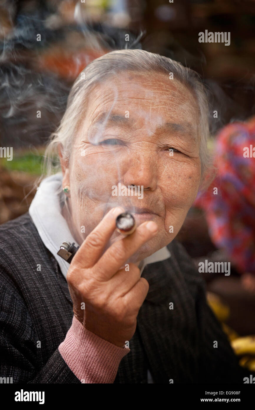 Burmese woman smoking a cigar, Nyaung U village, Bagan, Myanmar ( Burma ...