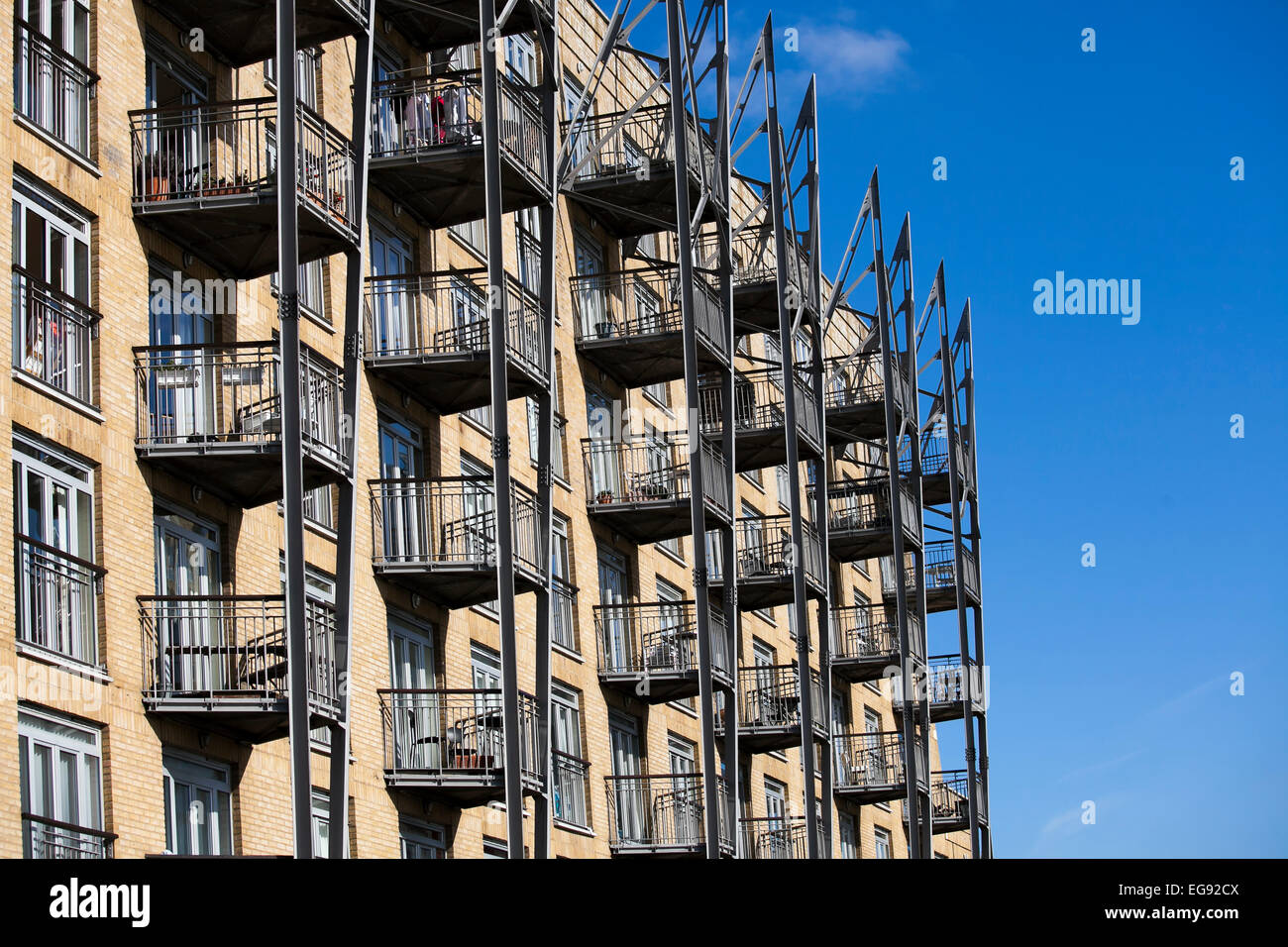 Tall grey hotel building hi-res stock photography and images - Alamy
