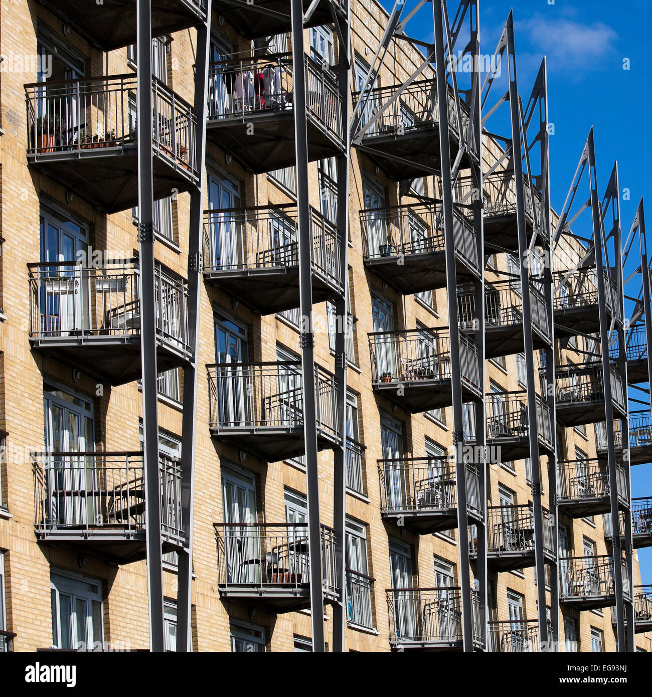 Tall grey hotel building hi-res stock photography and images - Alamy