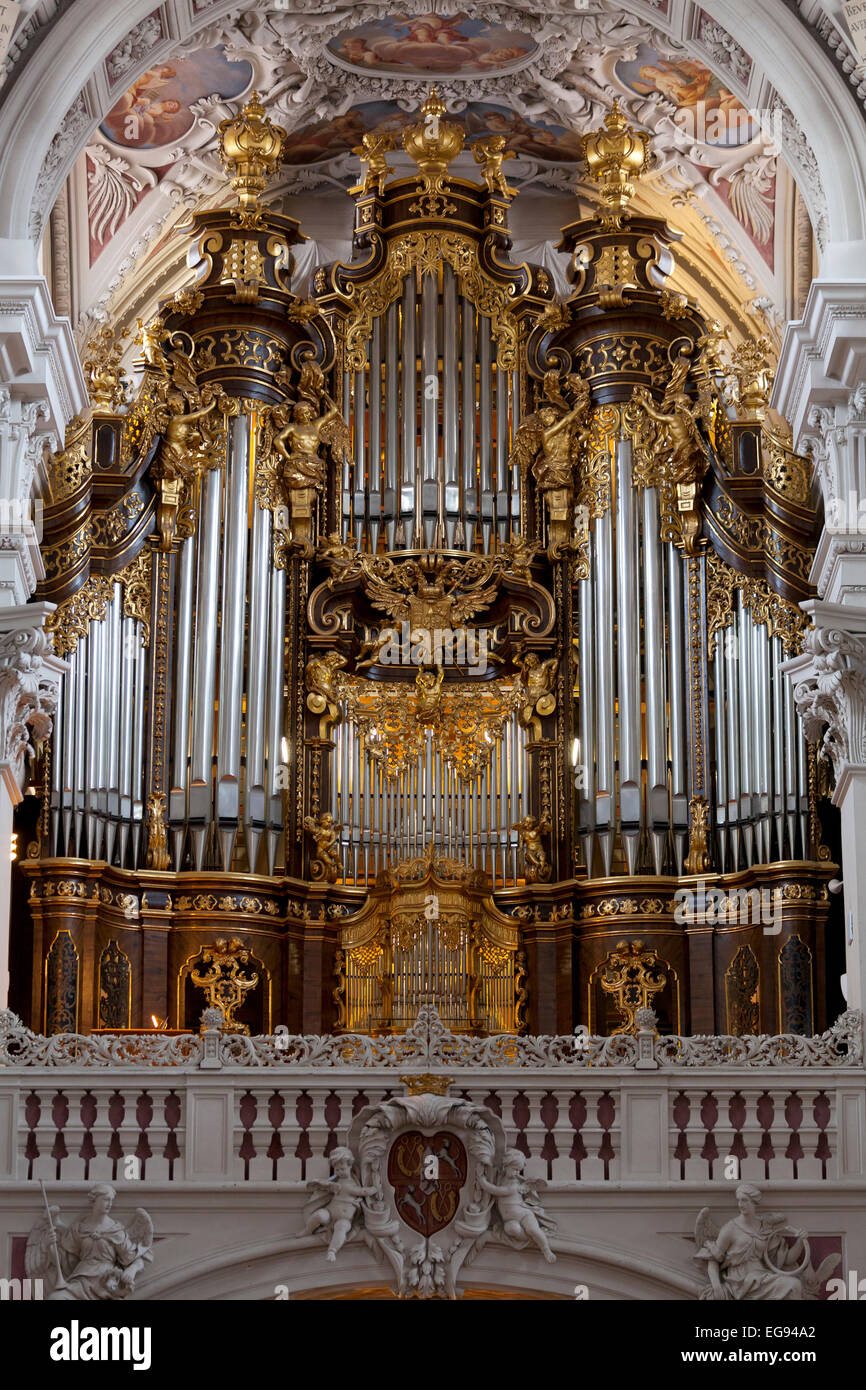 Pipe organ baroque hi-res stock photography and images - Alamy