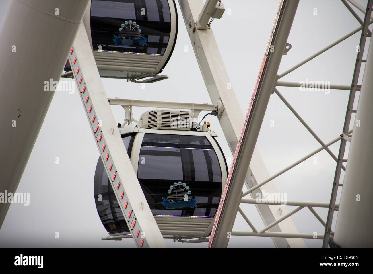 Modern ferris wheel on the Seattle pier Stock Photo - Alamy