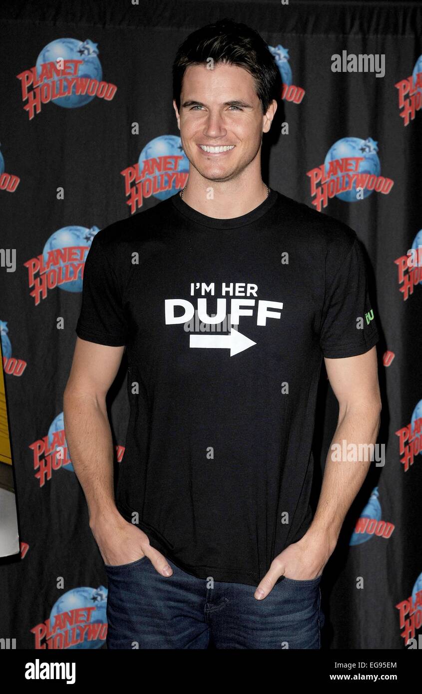 Robbie Amell The Duff Pizza
