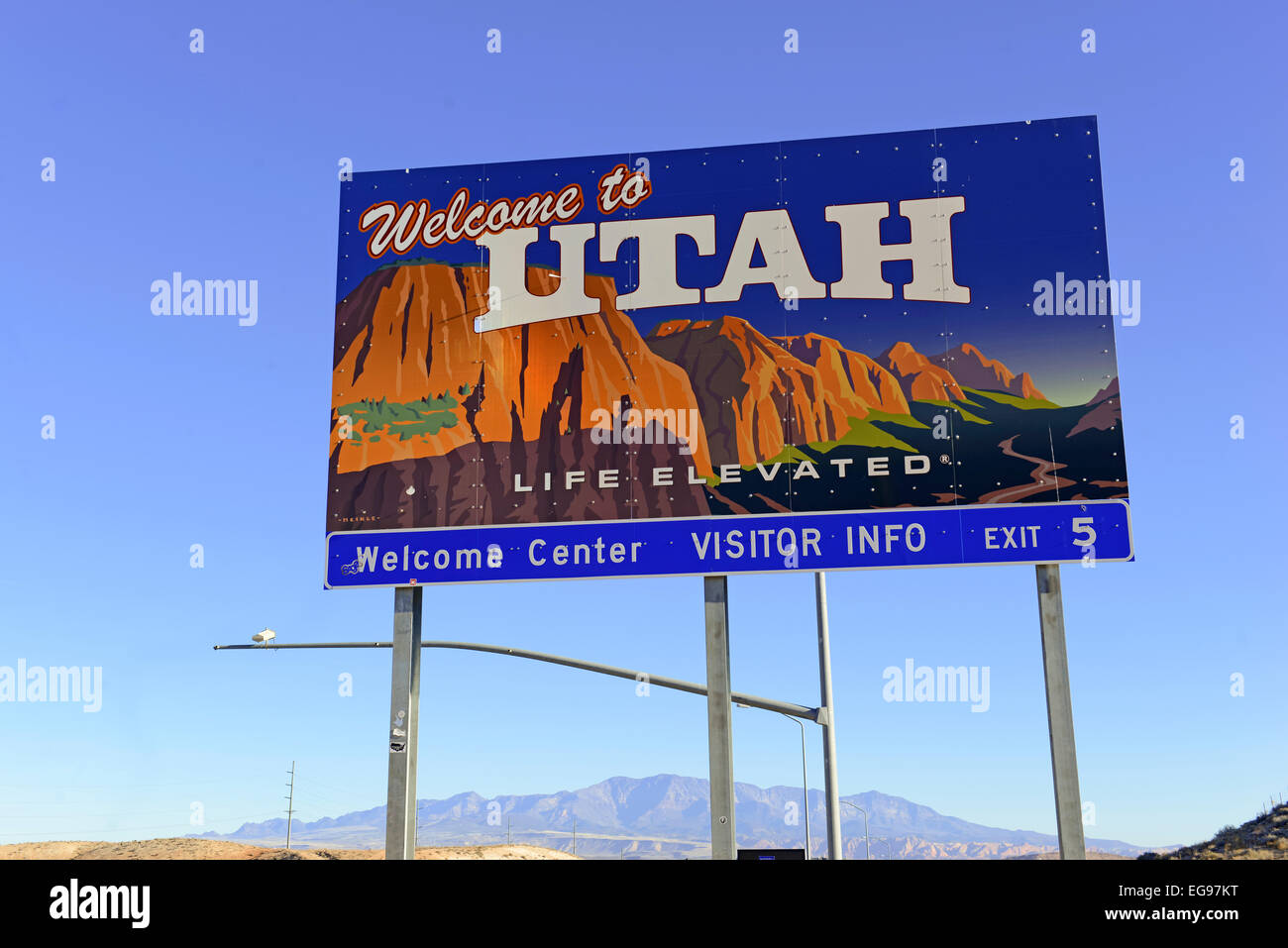 Utah state road sign on interstate Stock Photo - Alamy