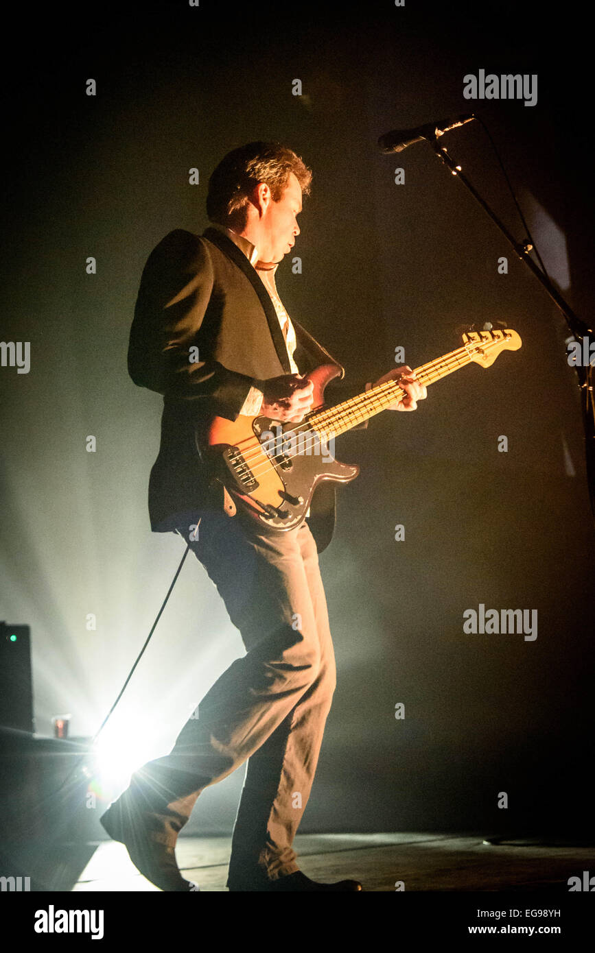 Bassist gord sinclair hi-res stock photography and images - Alamy