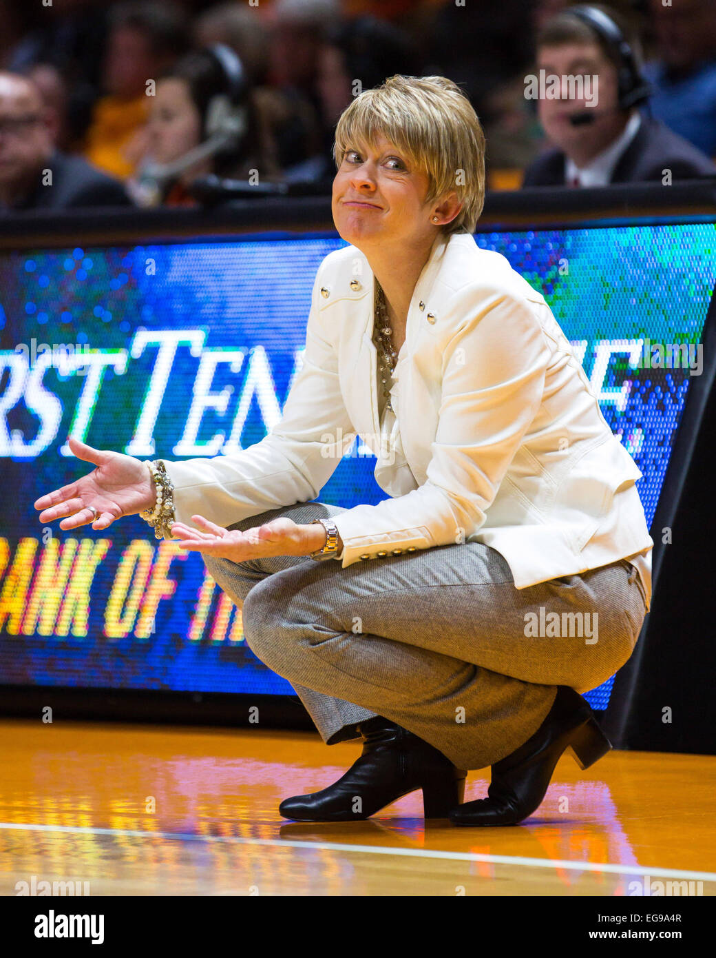 February 19, 2015: head coach Kristy Curry of the Alabama Crimson Tide ...