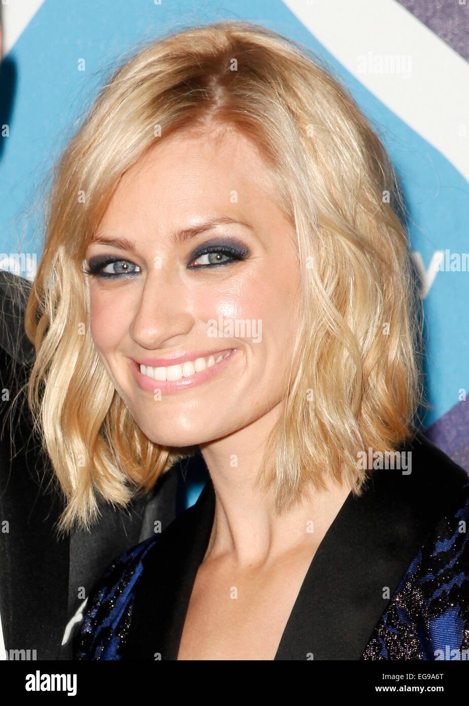 Beth behrs red carpet event hi-res stock photography and images - Alamy