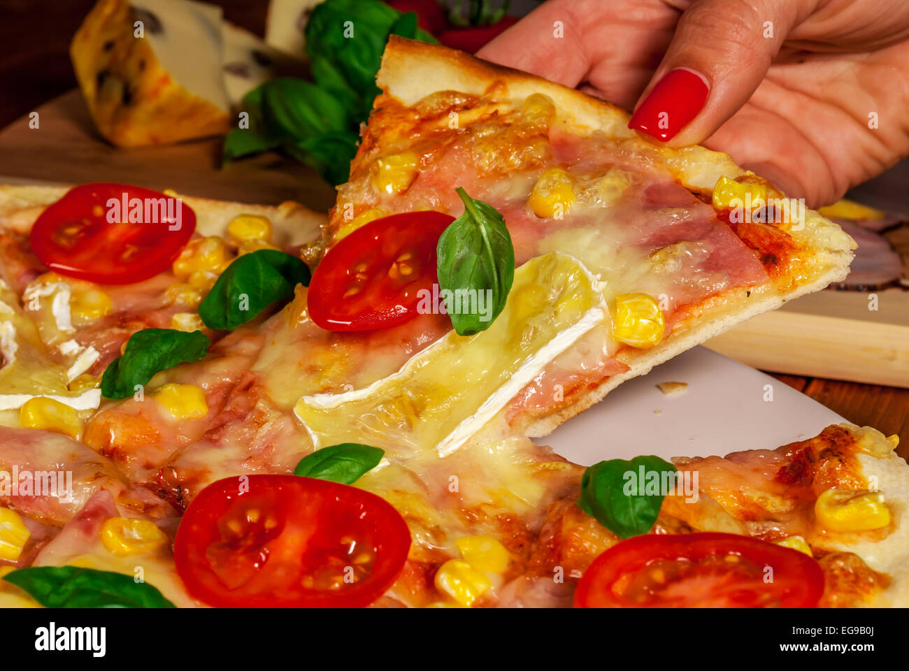 Italian traditional pizza with chesse and tomato Stock Photo - Alamy