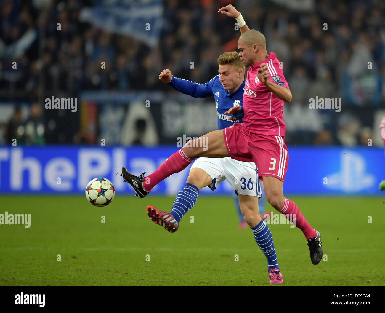 Schalk's Felix Platte (l) and Madrid's Pepe vie for the ball during the ...