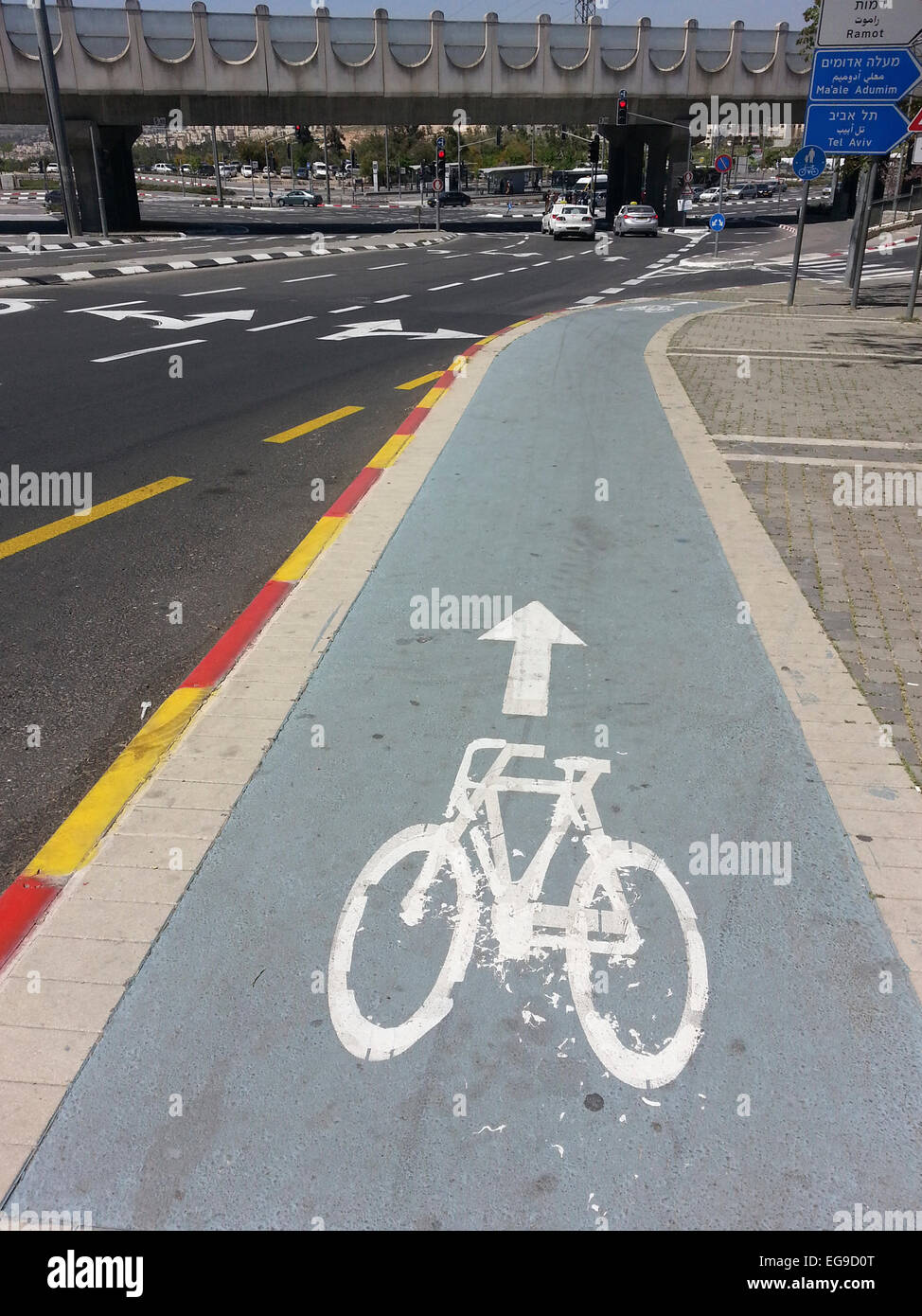 Bicycle lane in Jerusalem, Israel Stock Photo - Alamy