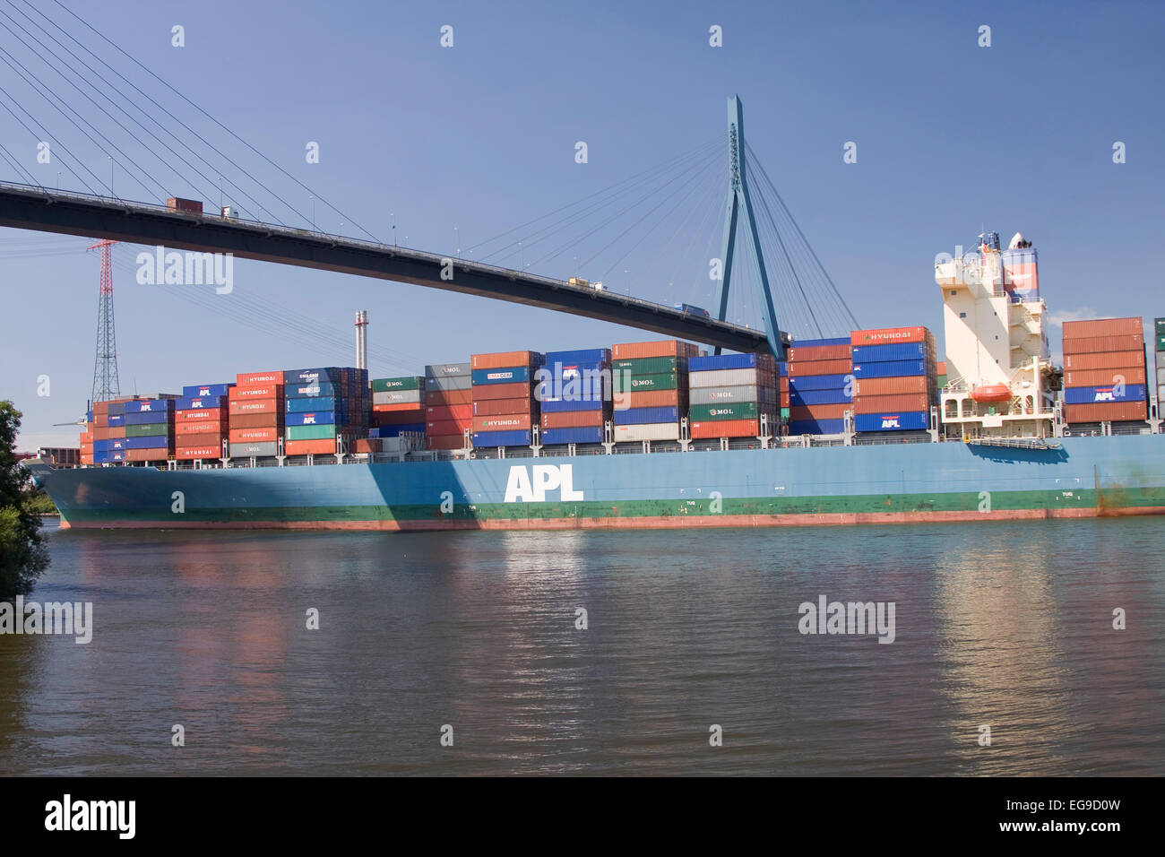 Container bridge hi-res stock photography and images - Alamy