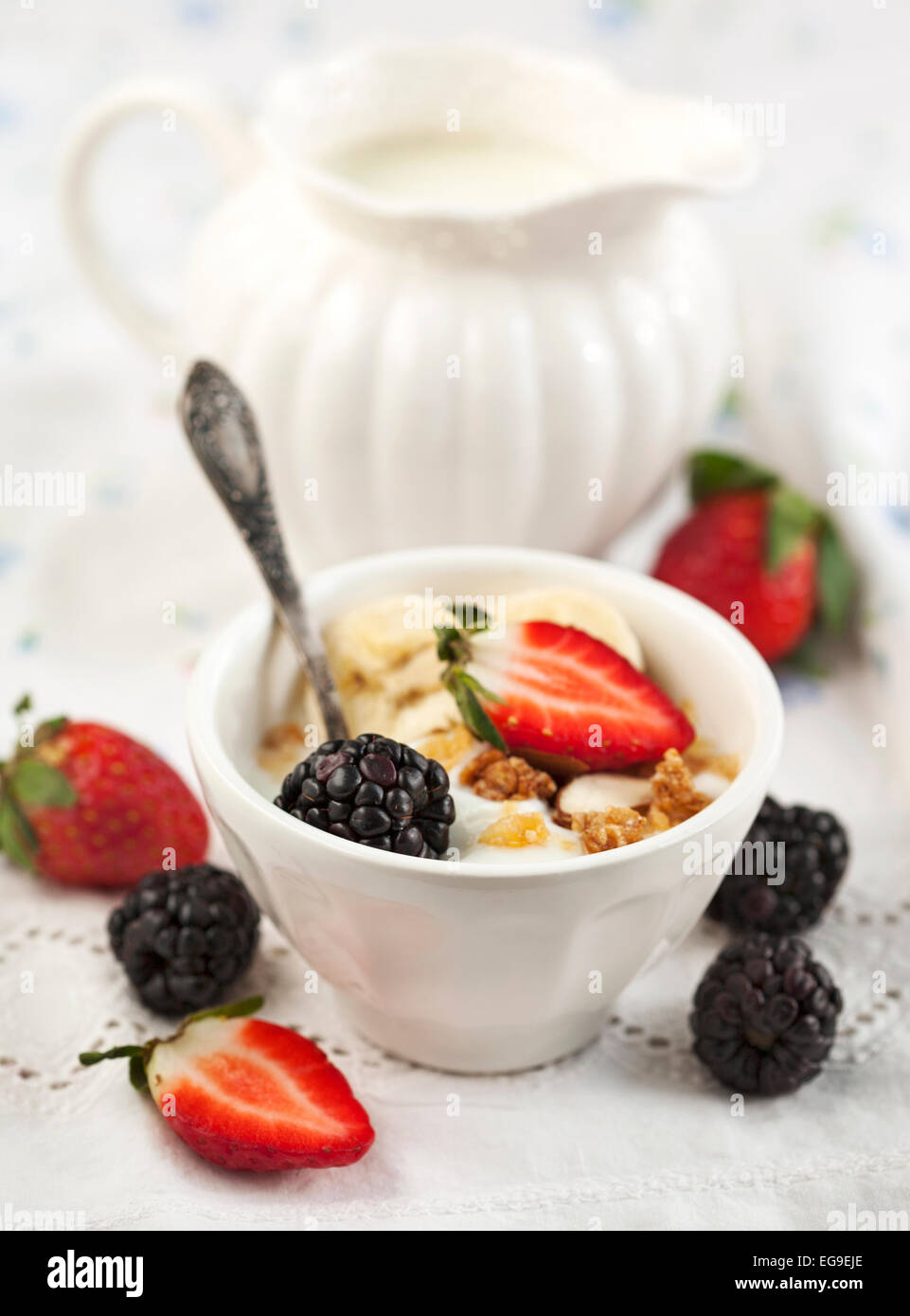 Muesli yogurt berries selective hi-res stock photography and images - Alamy