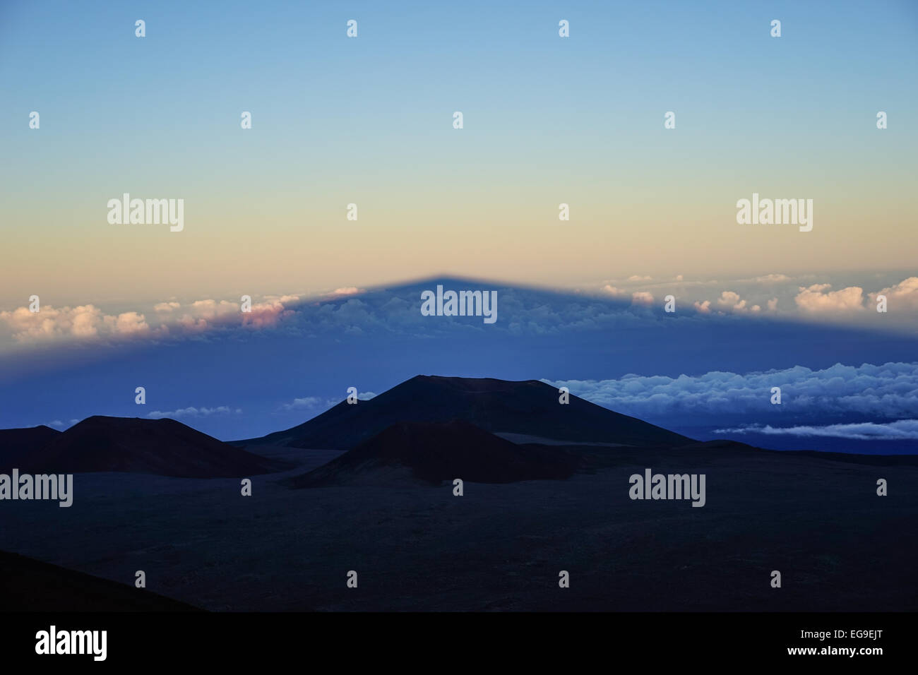 Shadow view hi-res stock photography and images - Alamy