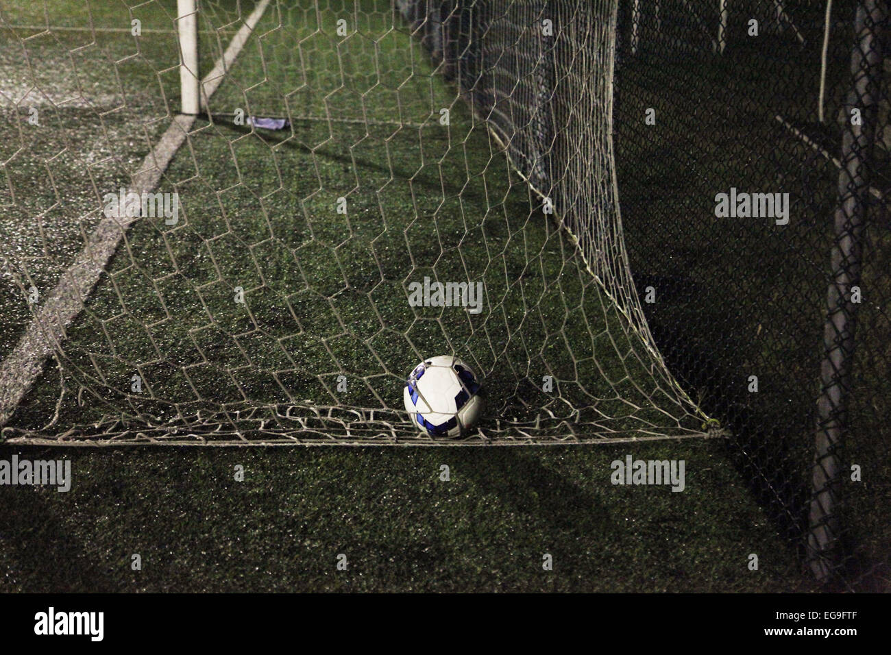 Ball in goal [goal] hi-res stock photography and images - Alamy