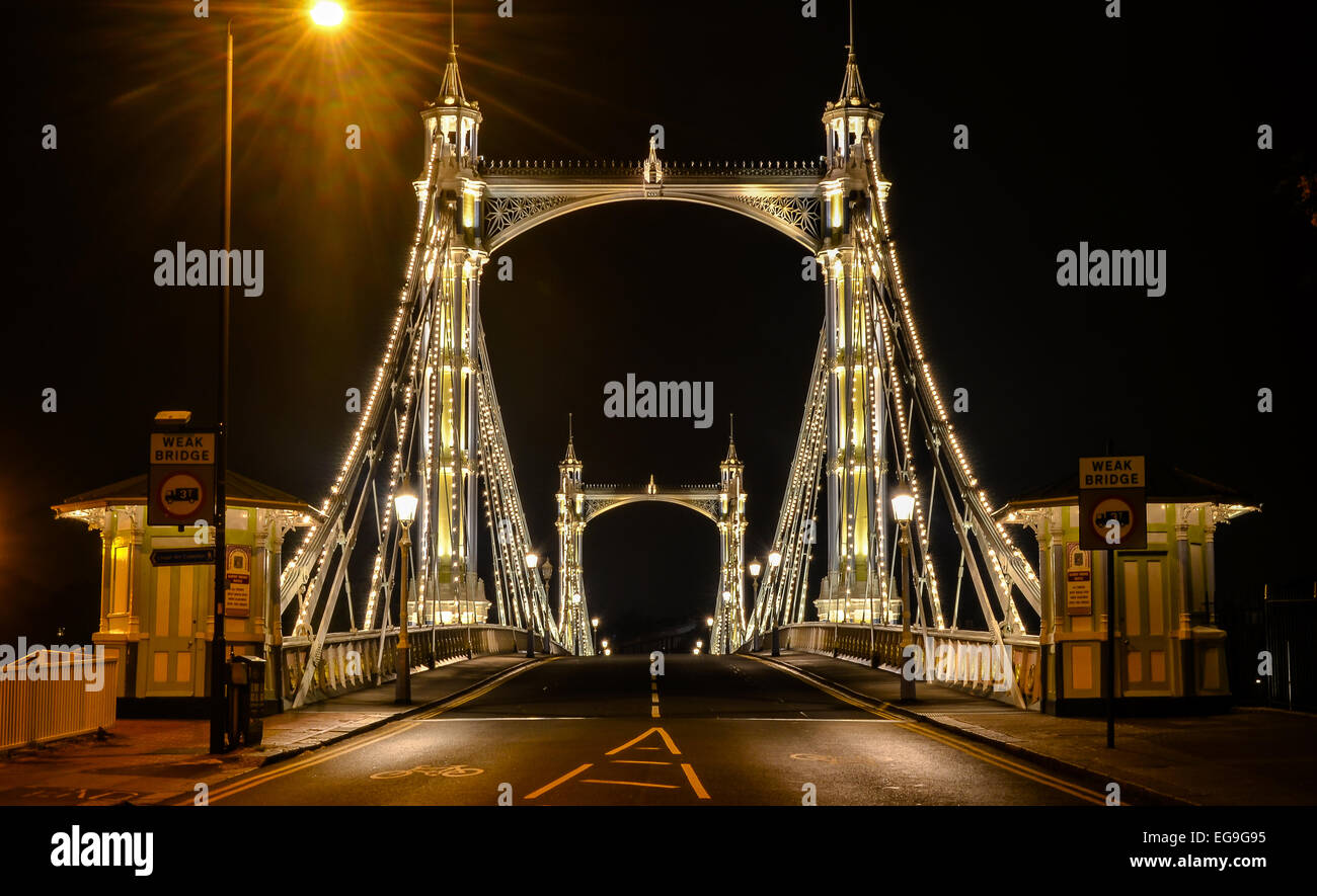 Albert bridge lights at night hi-res stock photography and images - Alamy