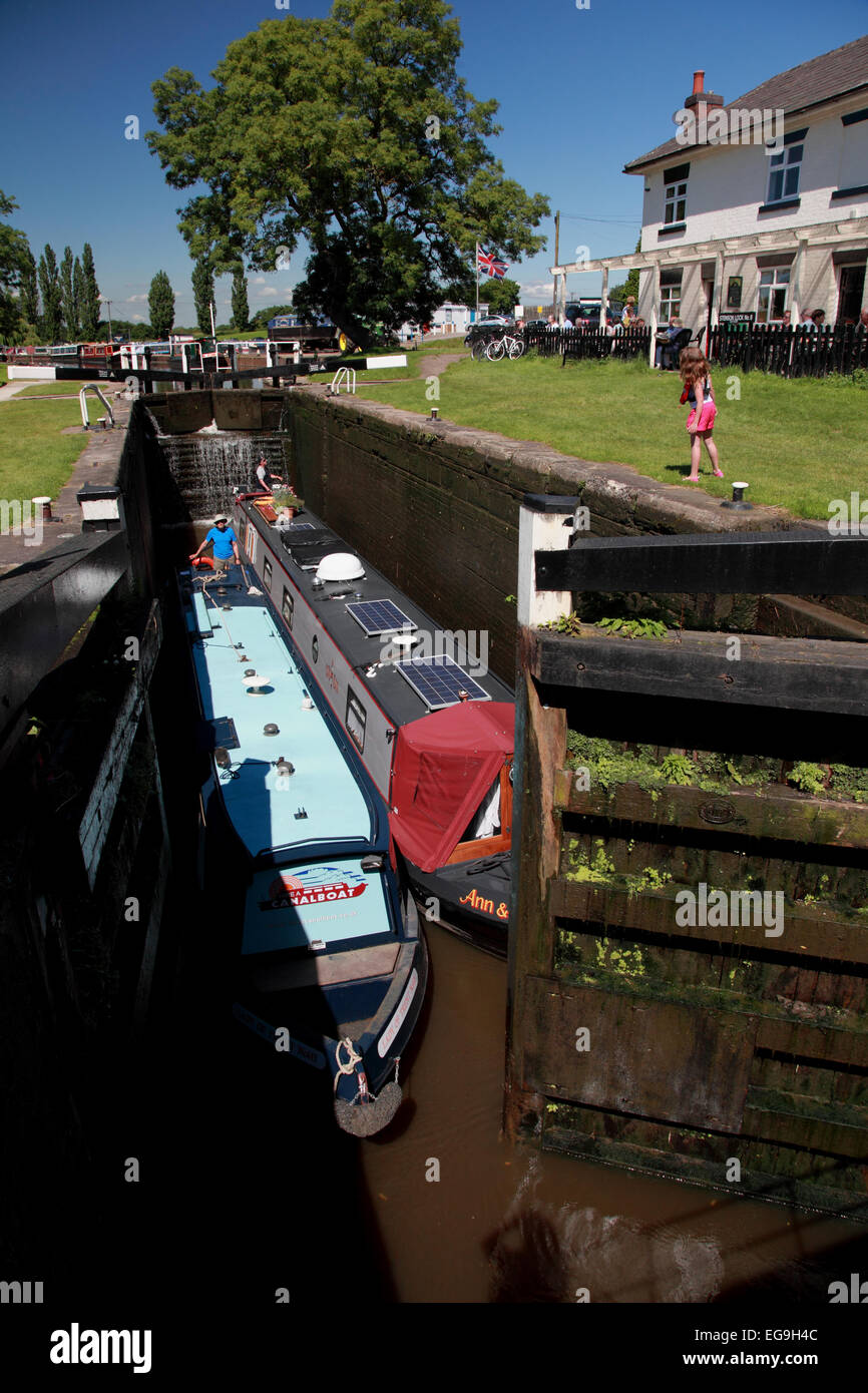 Two narrowboats in the deep Stenson Lock no. 6 and by Stenson Lock CafŽ ...