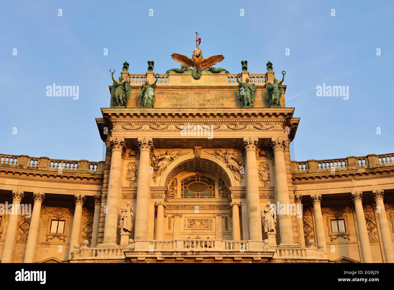 Hofburg Palace at Heldenplatz square in the evening light, Innere Stadt ...