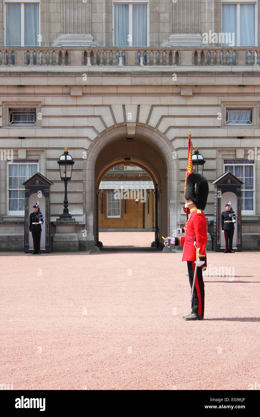 Security guard uk hi-res stock photography and images - Alamy