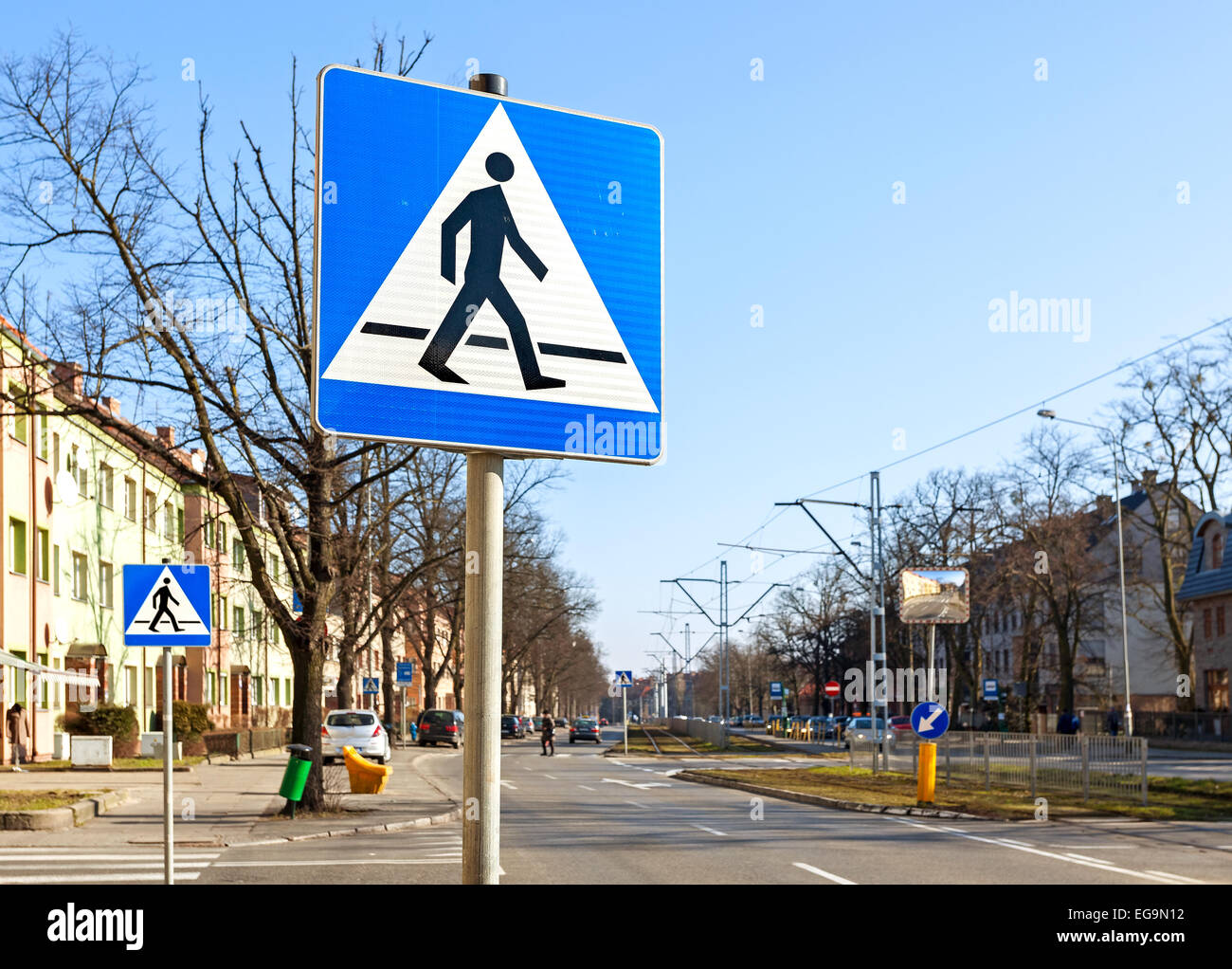 Pedestrian crossing signs hi-res stock photography and images - Alamy