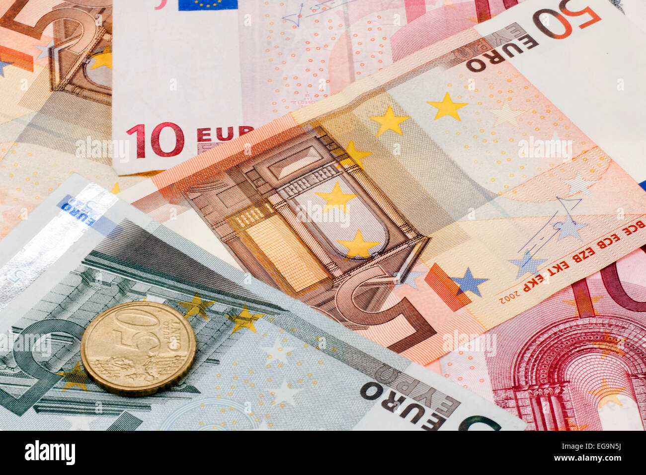 Euro banknotes and coin Stock Photo - Alamy