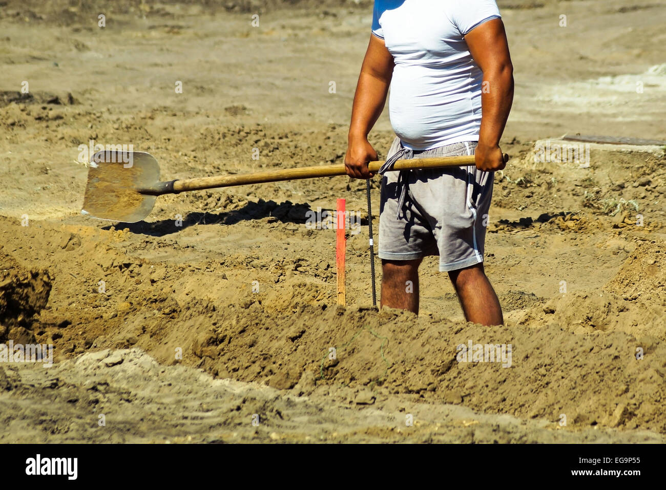 Construction worker works shovel hi-res stock photography and images ...
