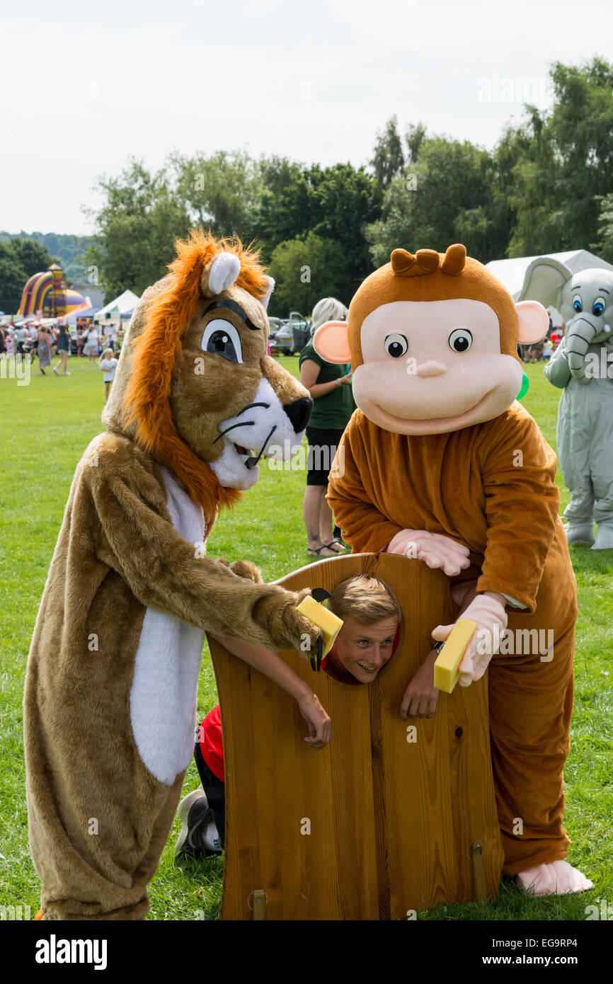 Sponge throw hi-res stock photography and images - Alamy