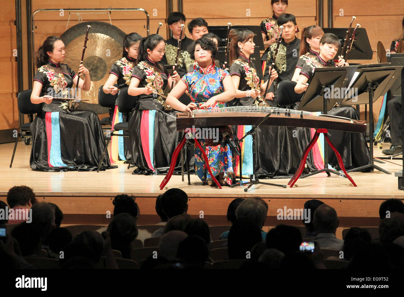 Traditional chinese music hi-res stock photography and images - Alamy