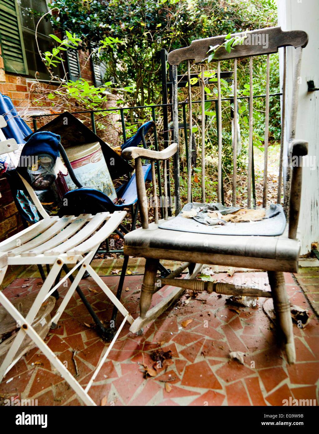 Rocking chair on porch old hi-res stock photography and images - Alamy