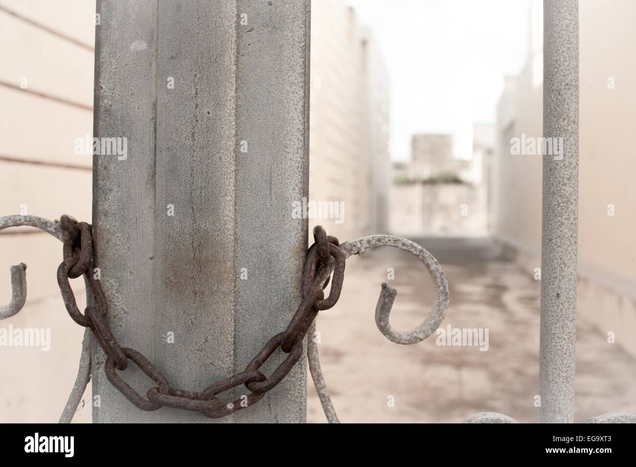 Chain lock gate hi-res stock photography and images - Alamy