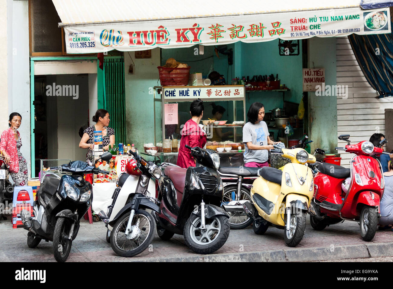 Front of vietnamese restaurant hi-res stock photography and images - Alamy