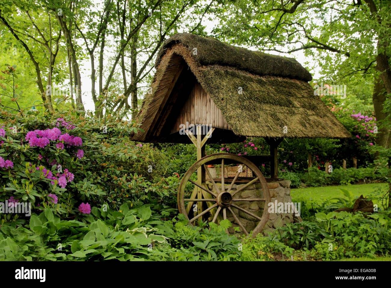 Rustic well hi-res stock photography and images - Alamy
