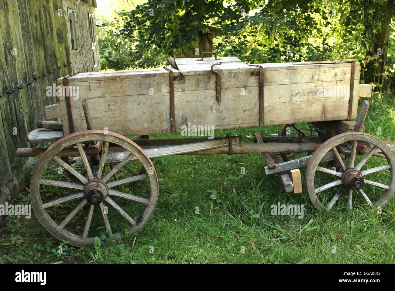 Rustic wagon hi-res stock photography and images - Alamy
