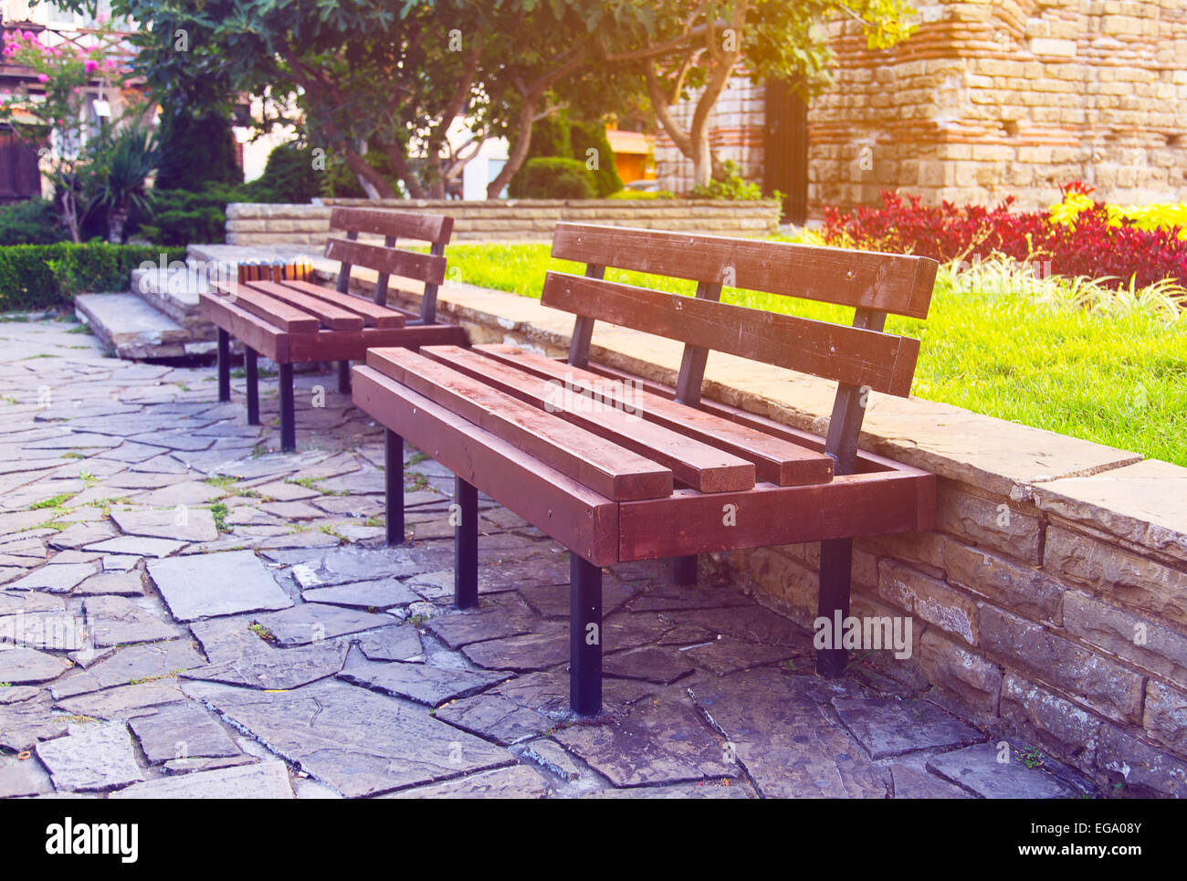 garden park bench path pathway background Stock Photo - Alamy