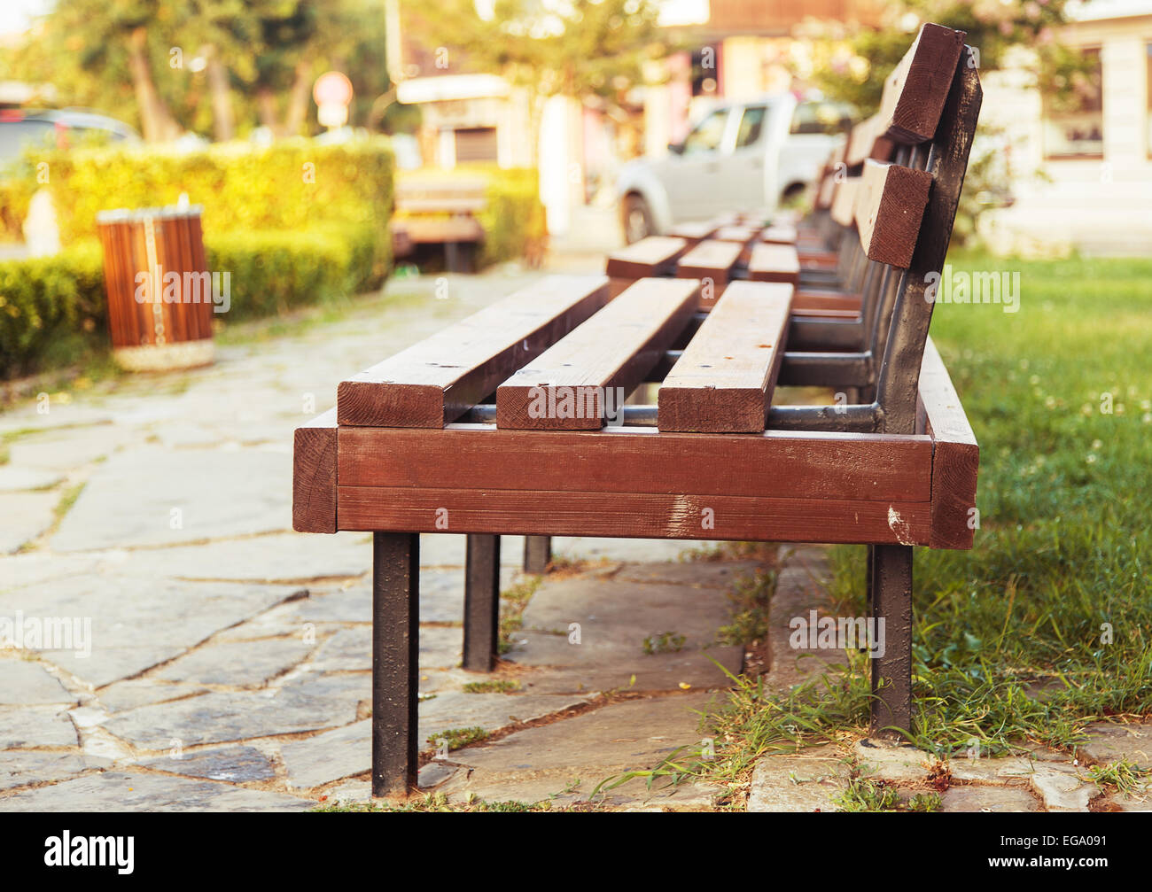 garden park bench path pathway background Stock Photo - Alamy